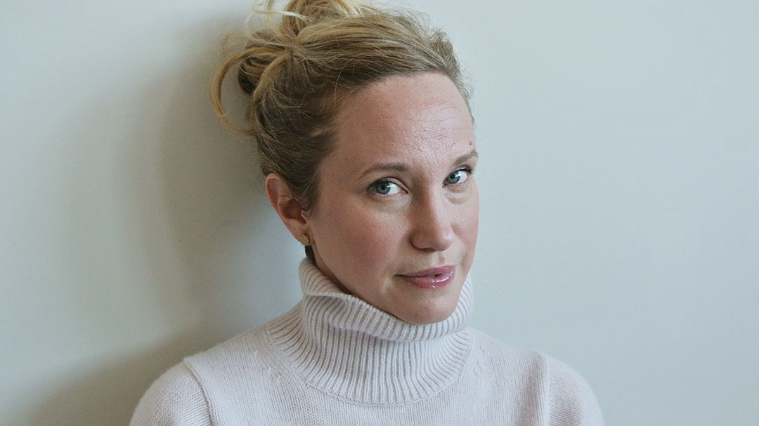 Easy Messy Bun and Cozy Sweater - The Fashionable Bookworm (Production)